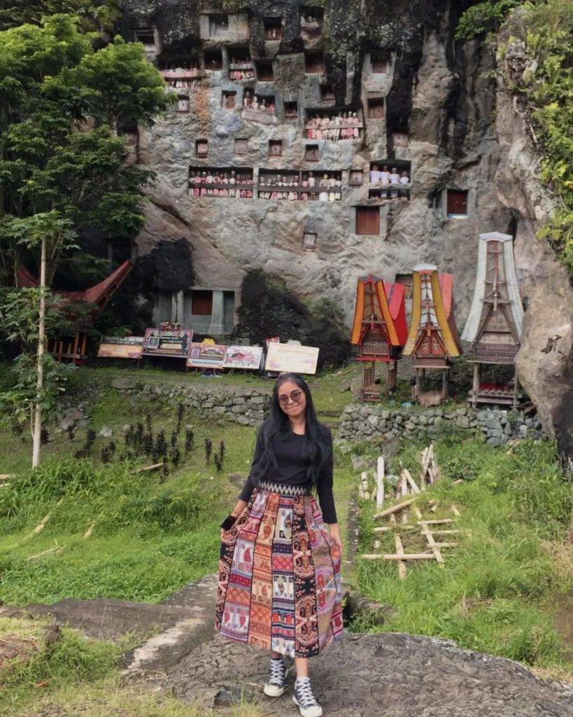 Wisata Bukit Batu Lemo, Salah Satu Pemakaman Unik di Toraja